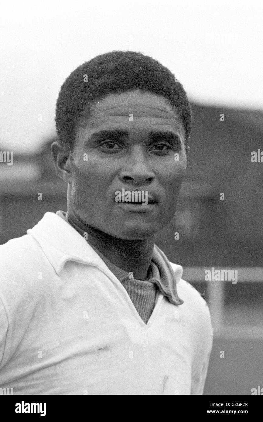 England 1966 world cup training hi-res stock photography and images - Alamy