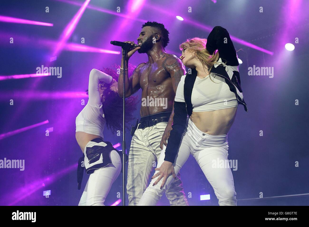 Jason derulo performing live hi-res stock photography and images - Alamy