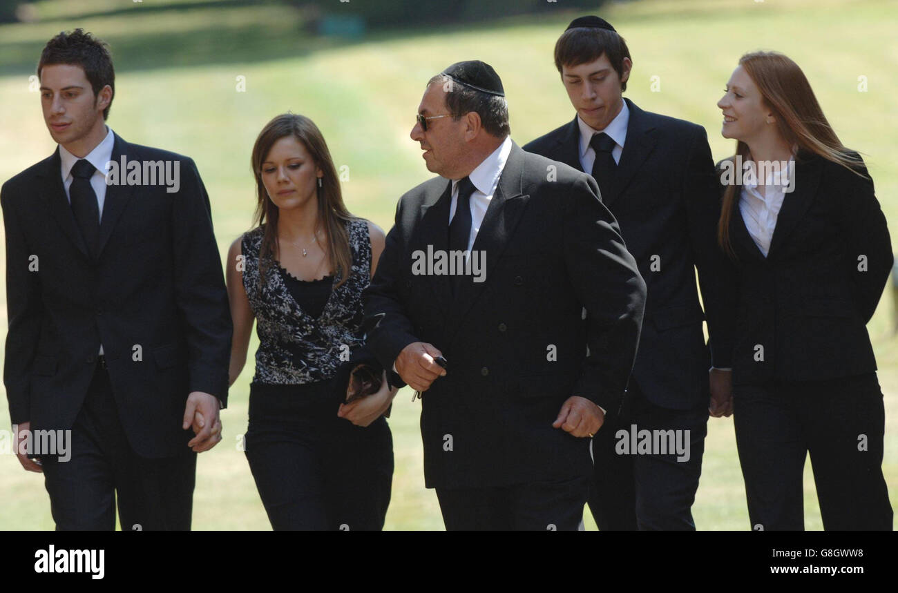 Terrorism bombs victims funeral family hi-res stock photography and ...