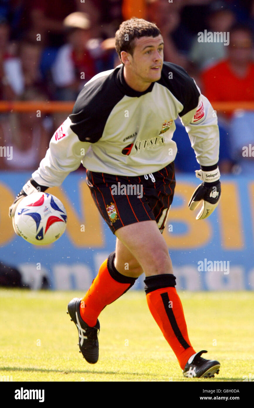 Barnet Goalkeeper High Resolution Stock Photography and Images - Alamy