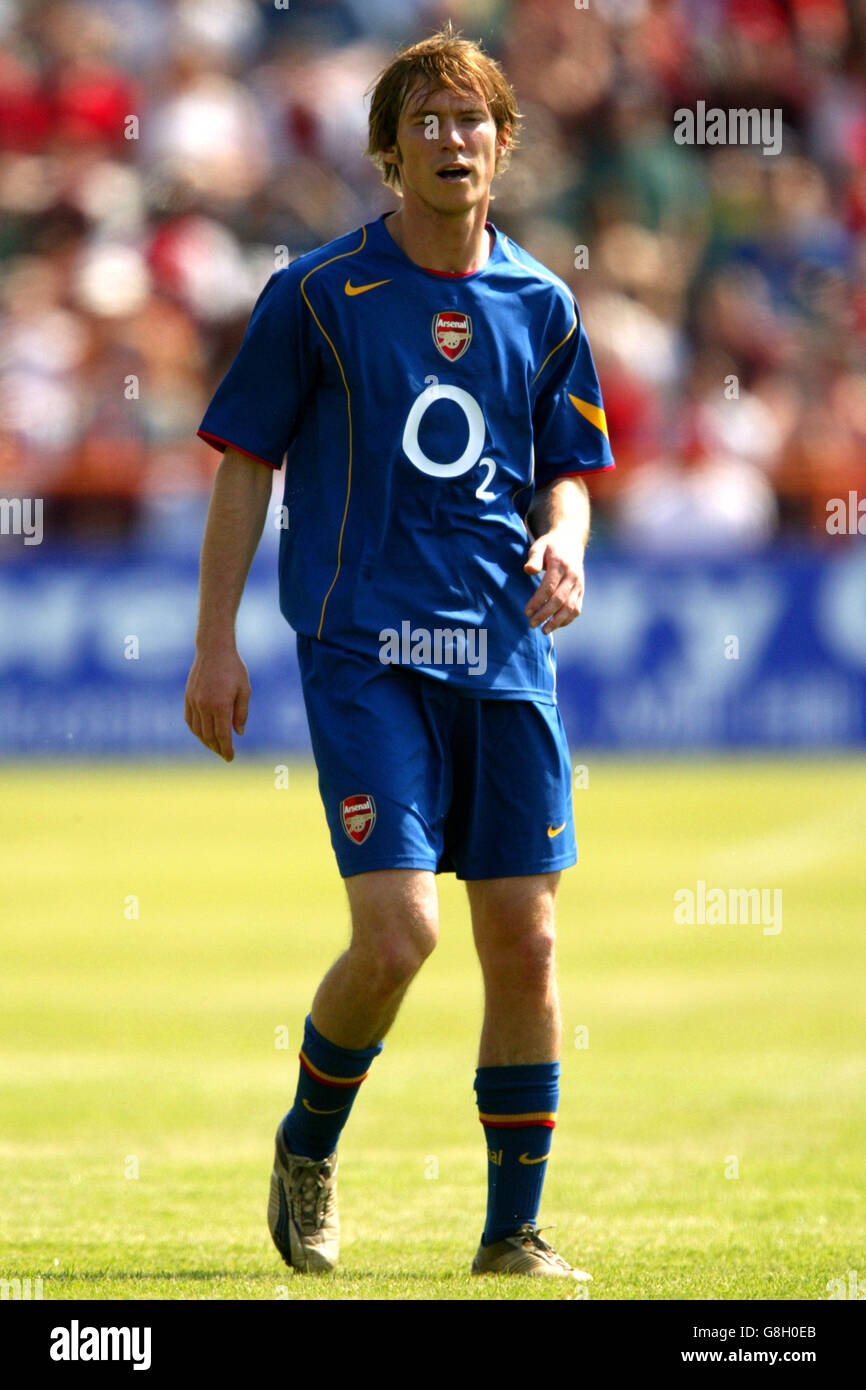 Soccer - Friendly - Barnet v Arsenal - Underhill. Alexander Hleb ...