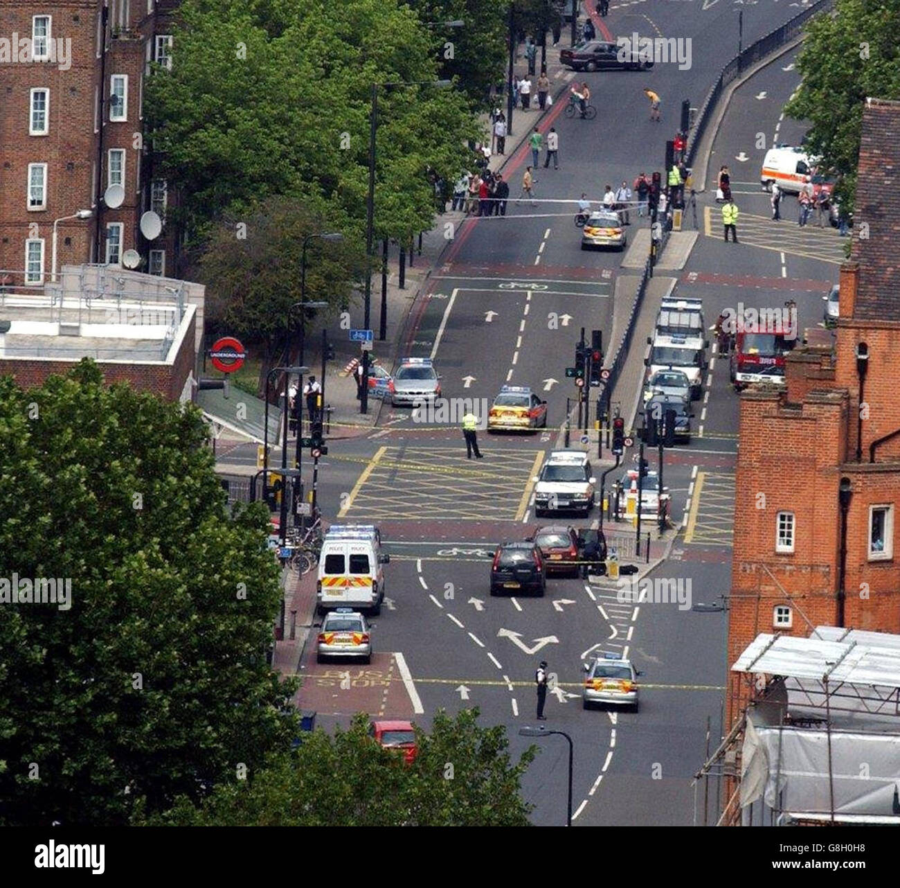 Oval underground station hi-res stock photography and images - Alamy