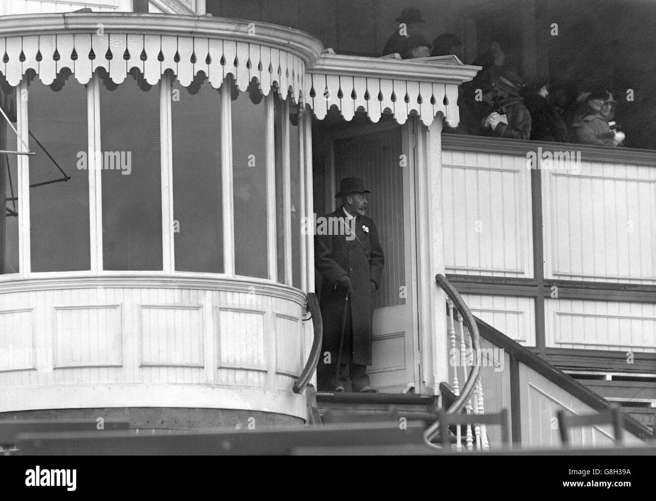 King George V - Racing at Newbury Stock Photo - Alamy