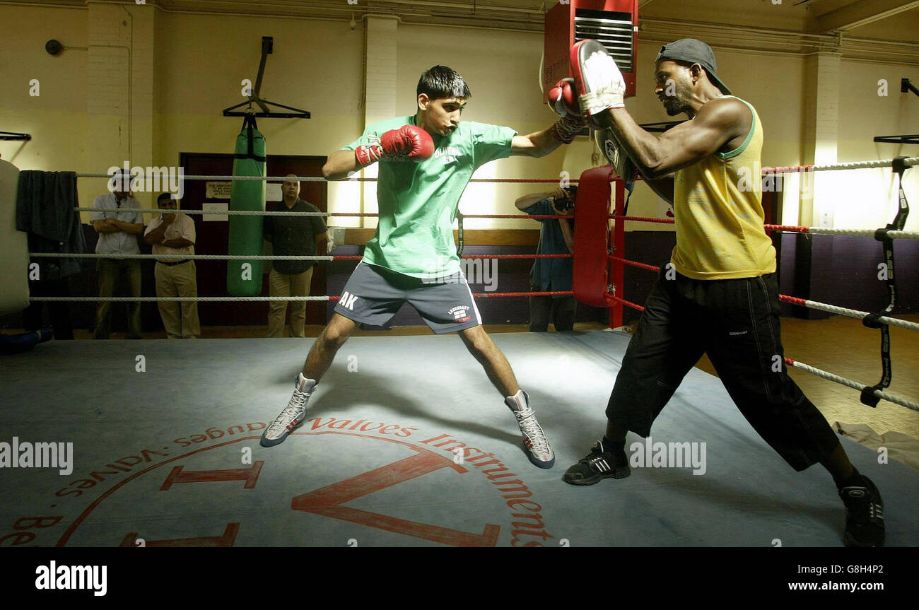 Boxing - Amir Khan v David Bailey - Training - Olivers Gym Stock Photo ...