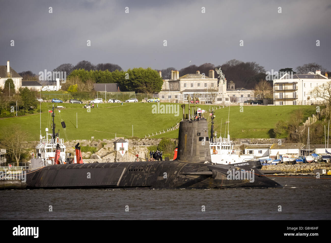 HMS Vengance, the V-Class UK nuclear deterrent submarine passes through ...