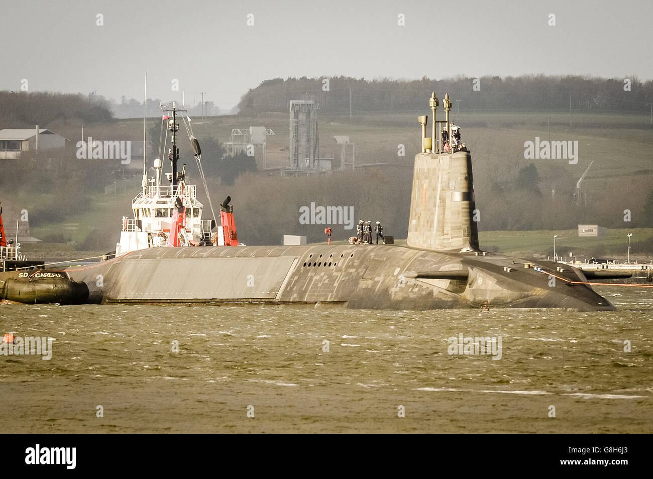 V class uk nuclear deterrent submarine leaves harbour devonport hi-res ...