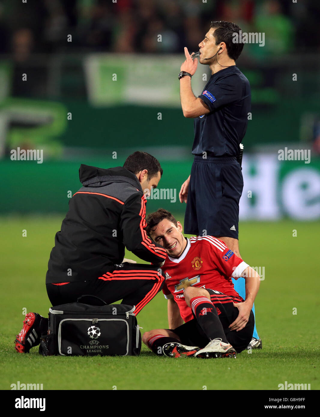 Football utd injury injured hi-res stock photography and images - Alamy