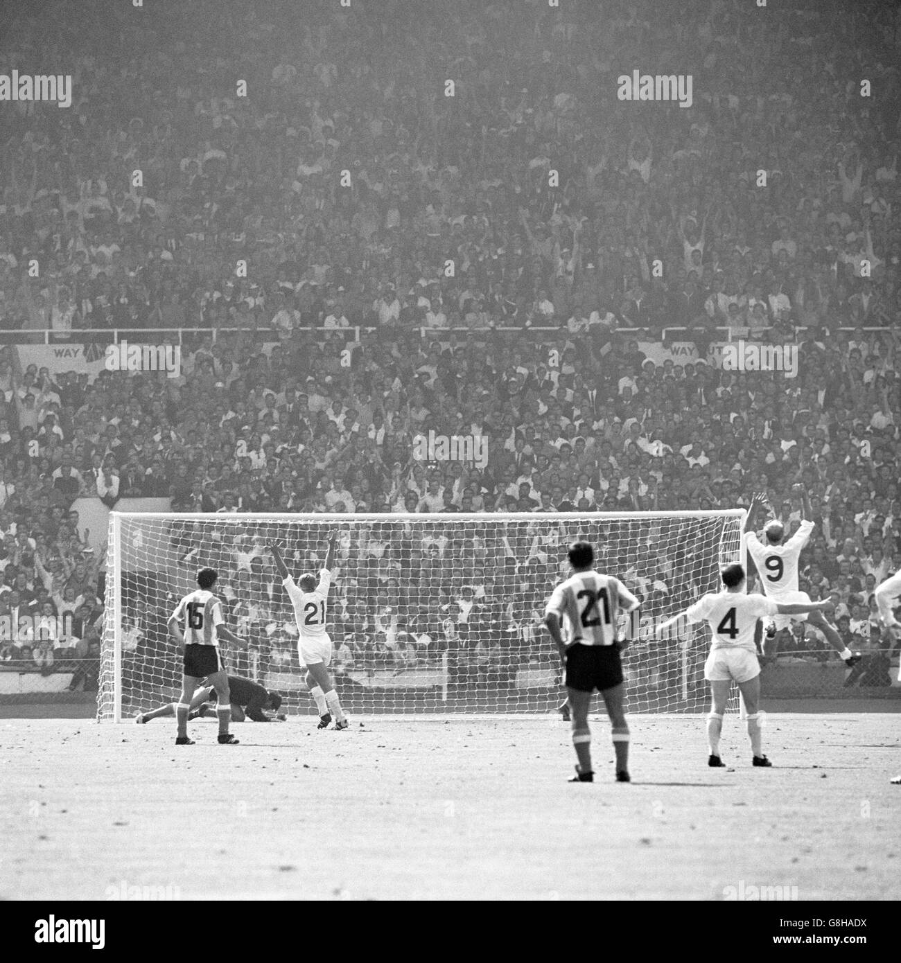 1966 world cup final geoff hurst goal hi-res stock photography and ...