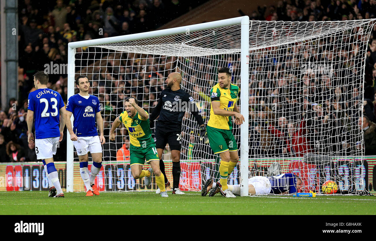 Norwich citys wes hoolahan game hi-res stock photography and images - Alamy