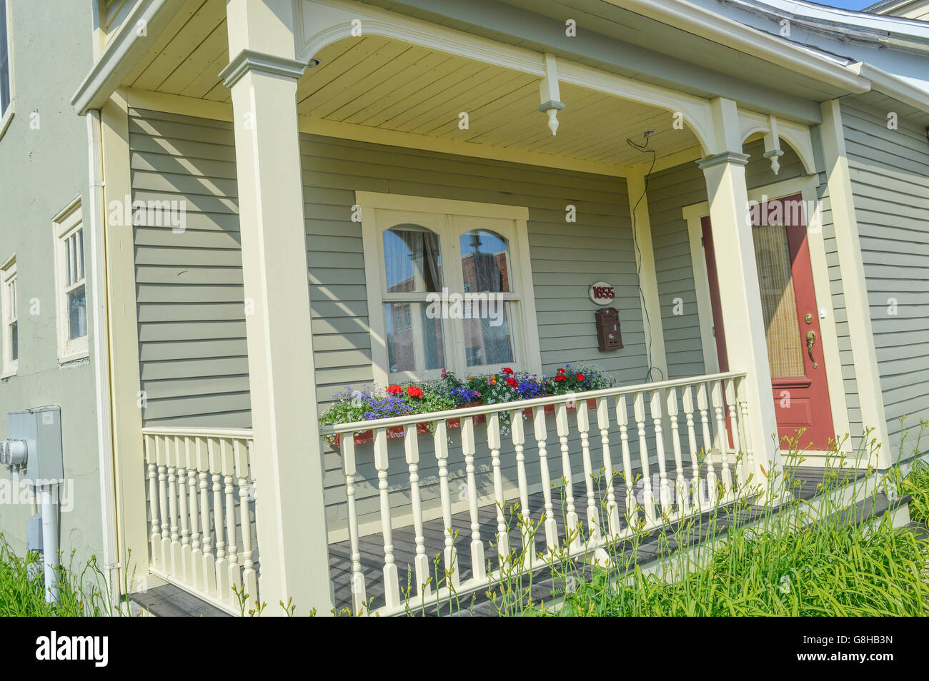 Typical quebec house hi-res stock photography and images - Alamy