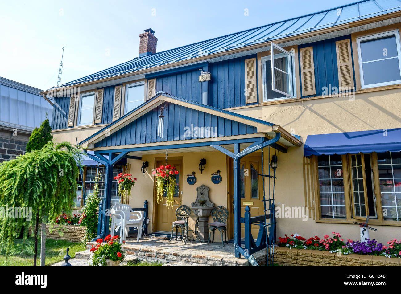 Typical house quebec canada hi-res stock photography and images - Alamy