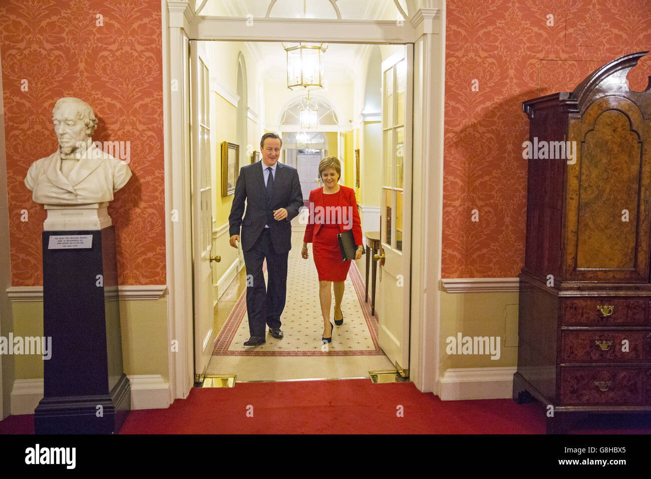 Prime Minister David Cameron walks with Scotland's First Minister ...