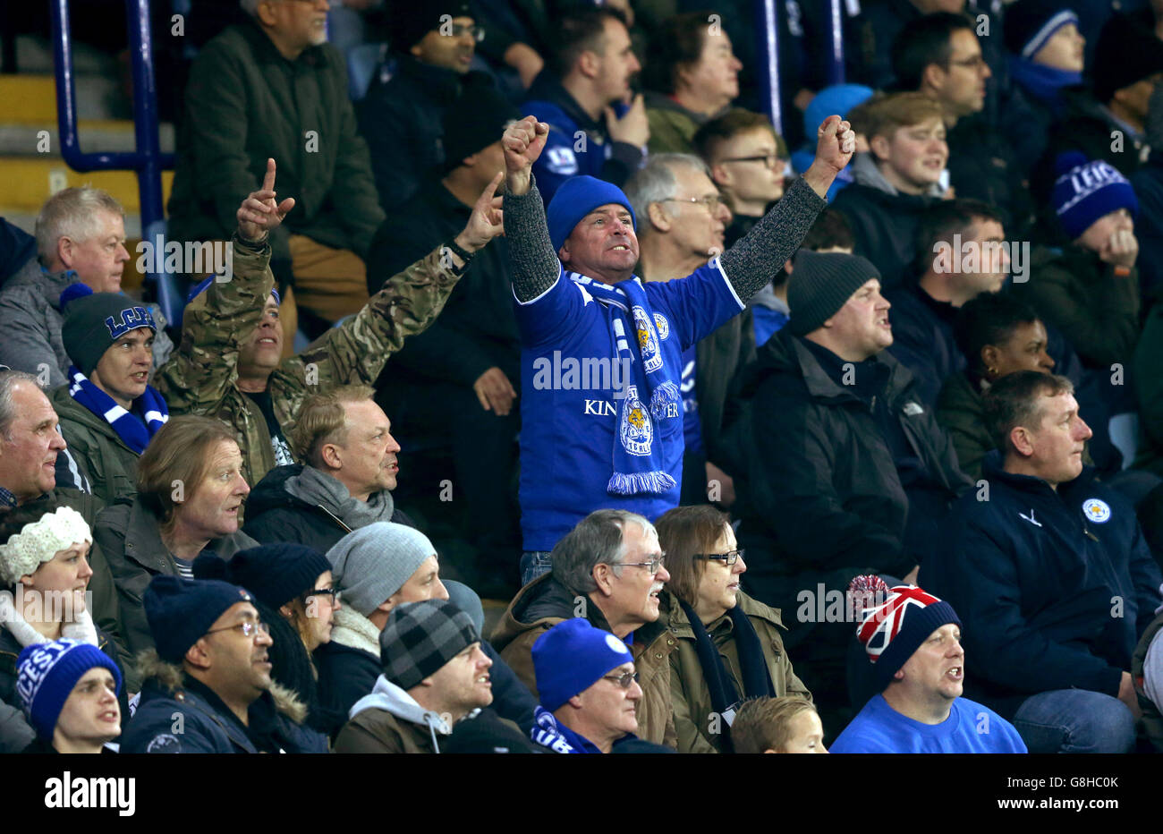 English premier league fans hi-res stock photography and images - Alamy