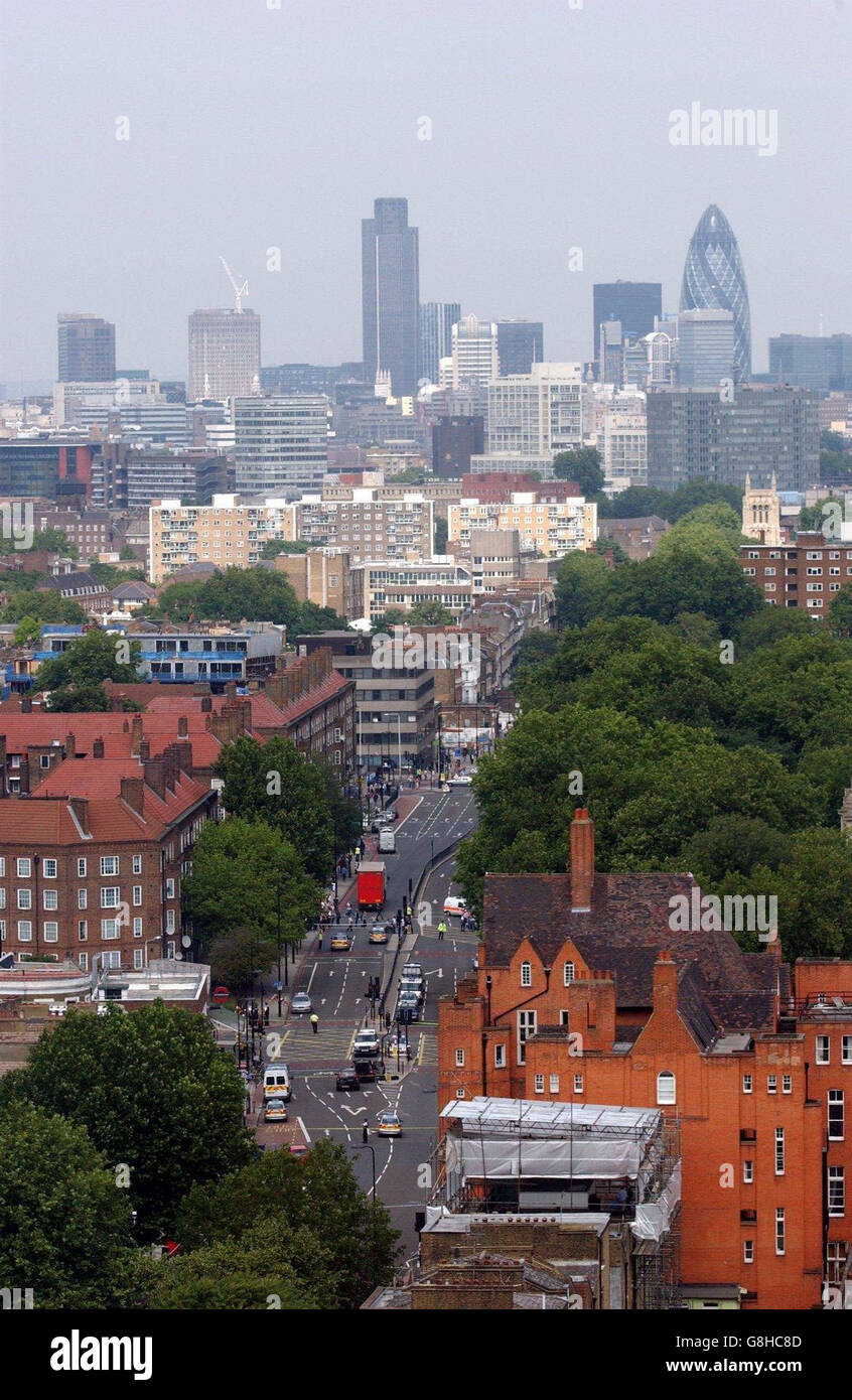 Oval underground station hi-res stock photography and images - Alamy