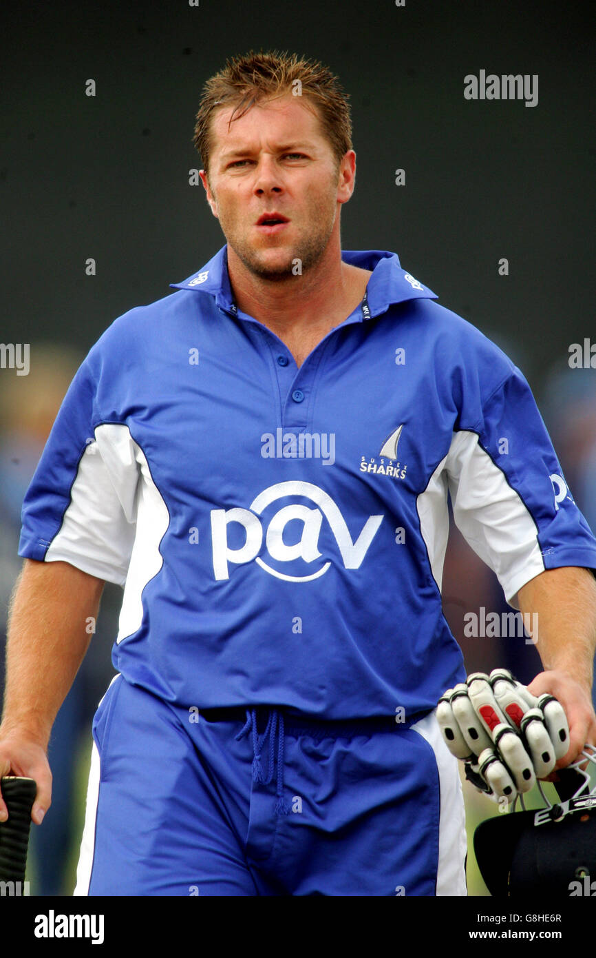 Sussex sharks v surrey cricket hi-res stock photography and images - Alamy