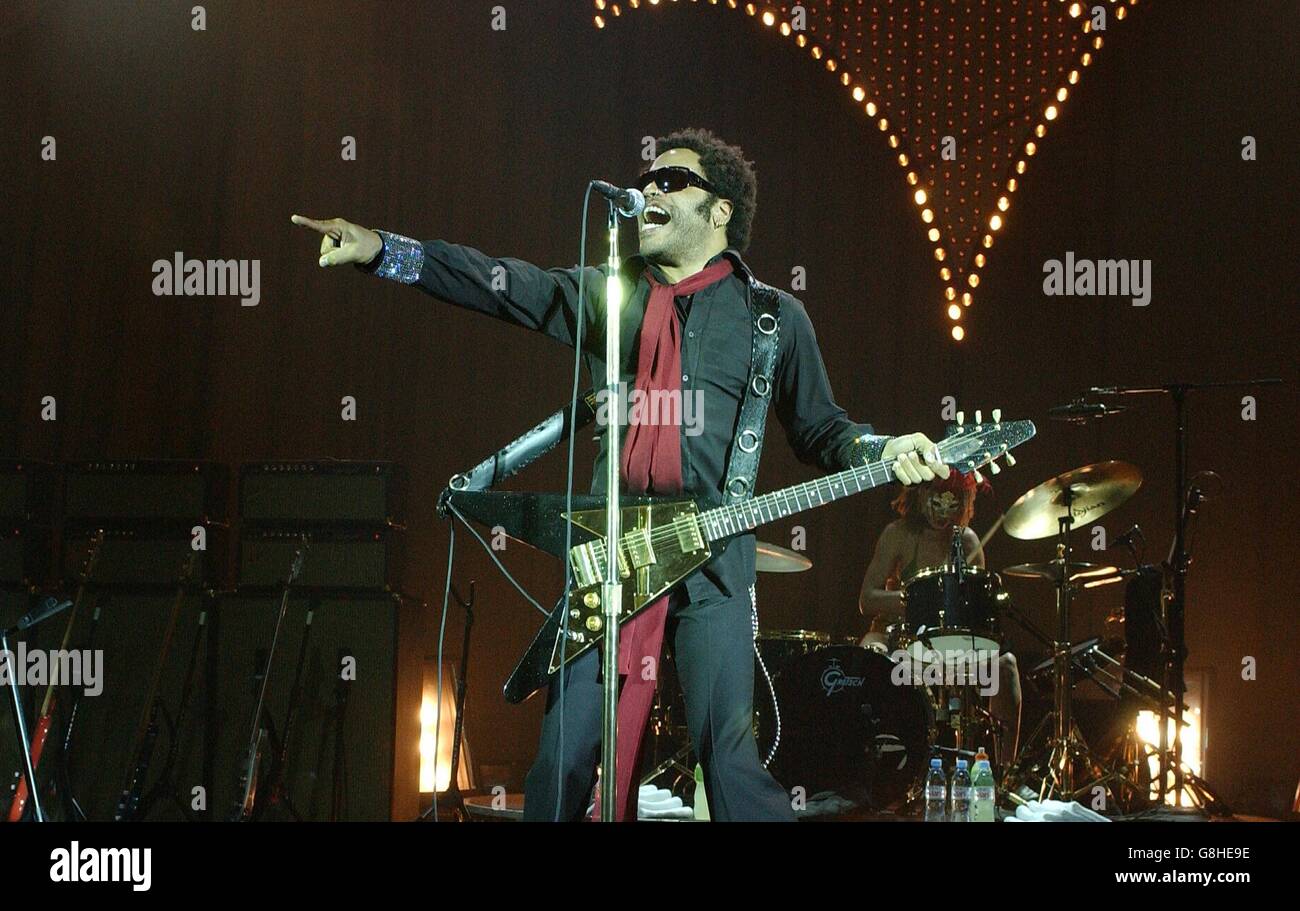 Lenny Kravitz Gig - The Carling Hammersmith Apollo. Singer Lenny ...
