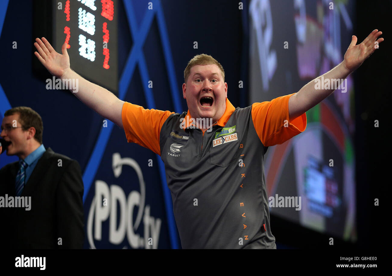 Ricky Evans celebrates winning his 1st round match against Simon ...