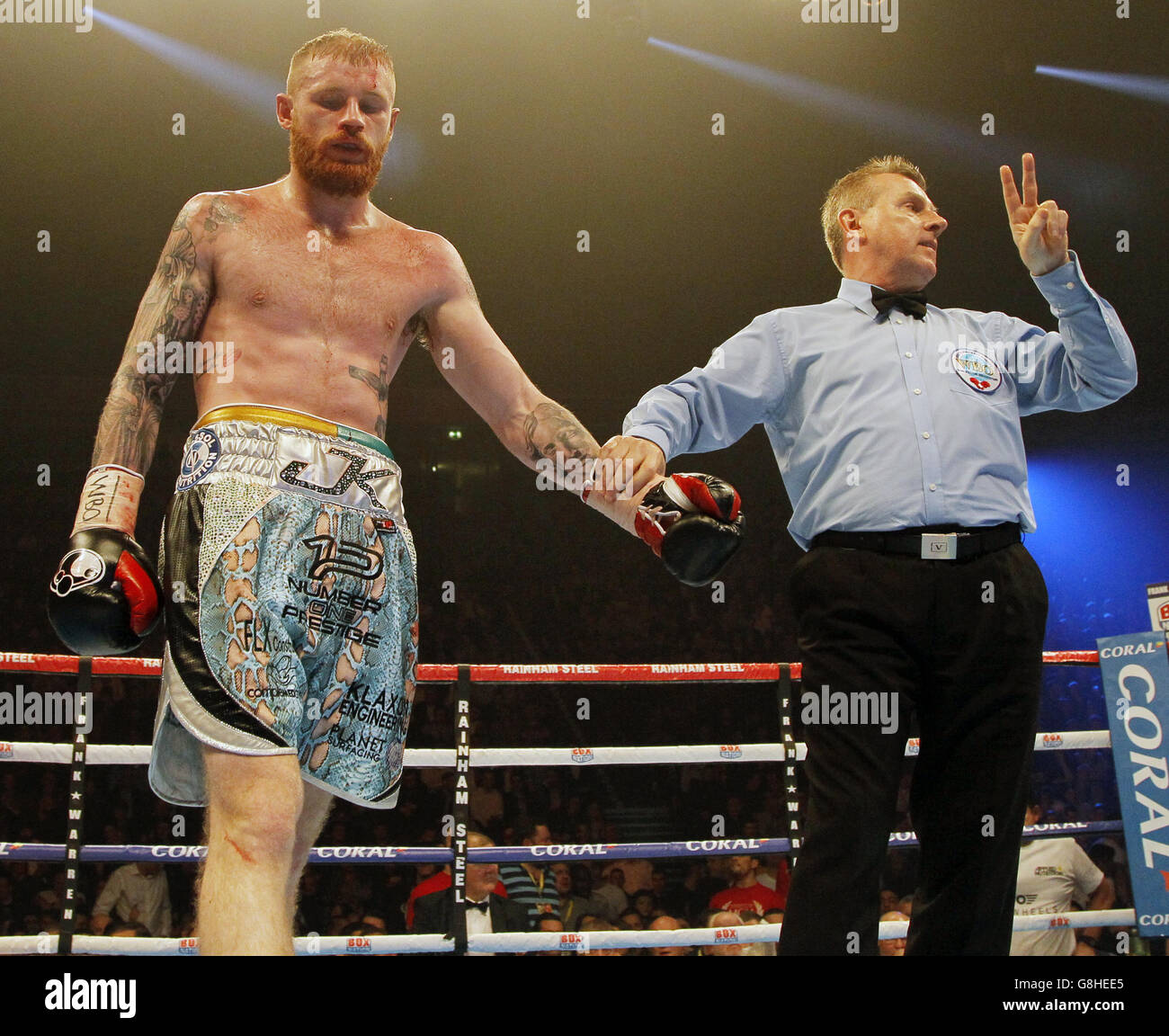 Boxing match points referee hi-res stock photography and images - Alamy