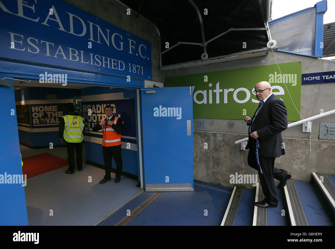 Reading manager Brian McDermott arrives at Madejski Stadium Stock Photo ...