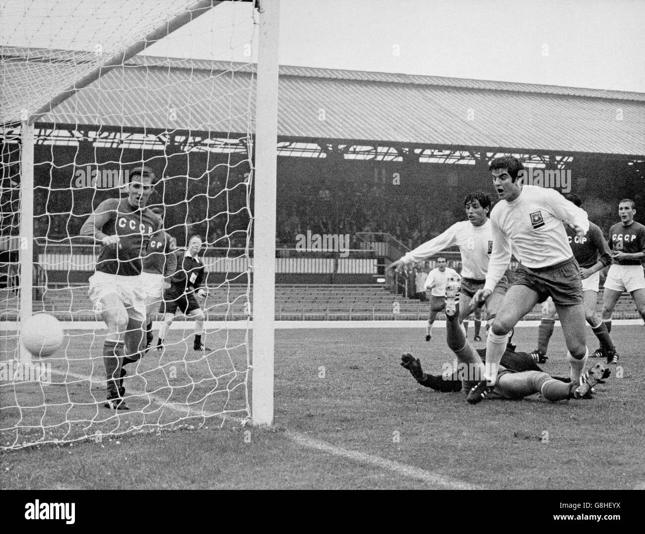 Action roker park black and white football hi-res stock photography and ...