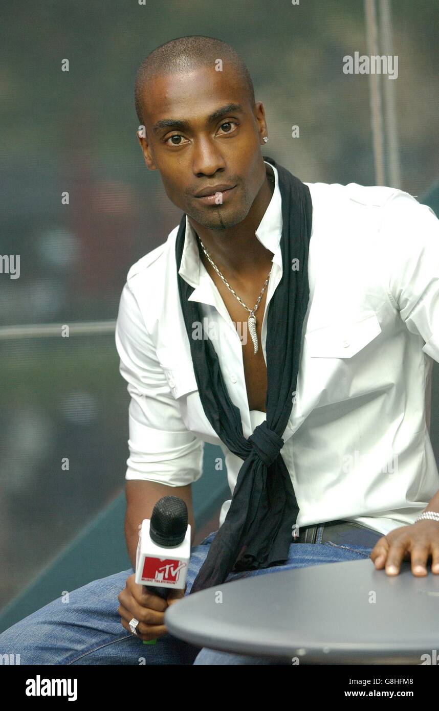 MTV's TRL - Total Request Live. Simon Webbe during his guest appearance ...
