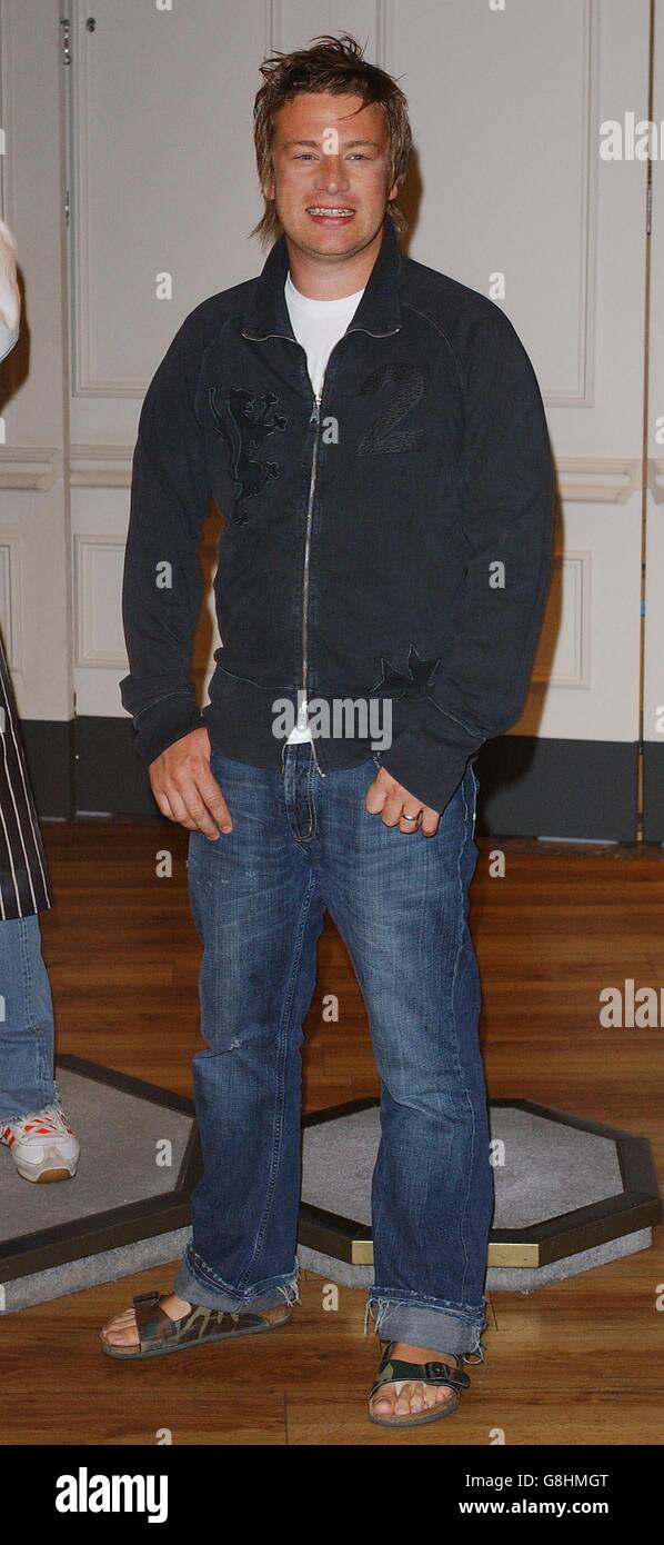 Jamie Oliver Meets His New Interactive Waxwork Model - Madame Tussauds ...