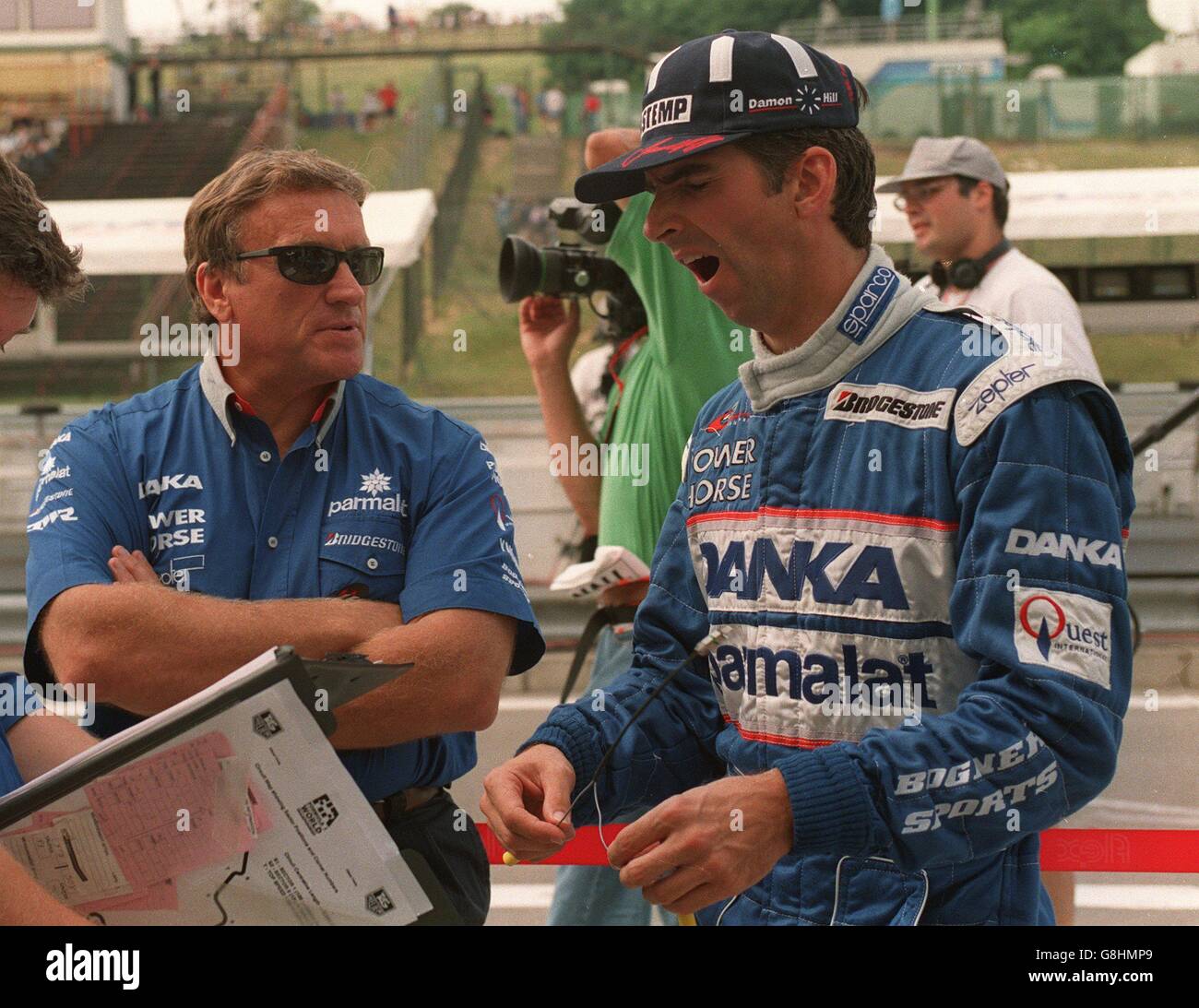 Damon hill struggles stay awake talking team boss tom walkinshaw hi-res ...