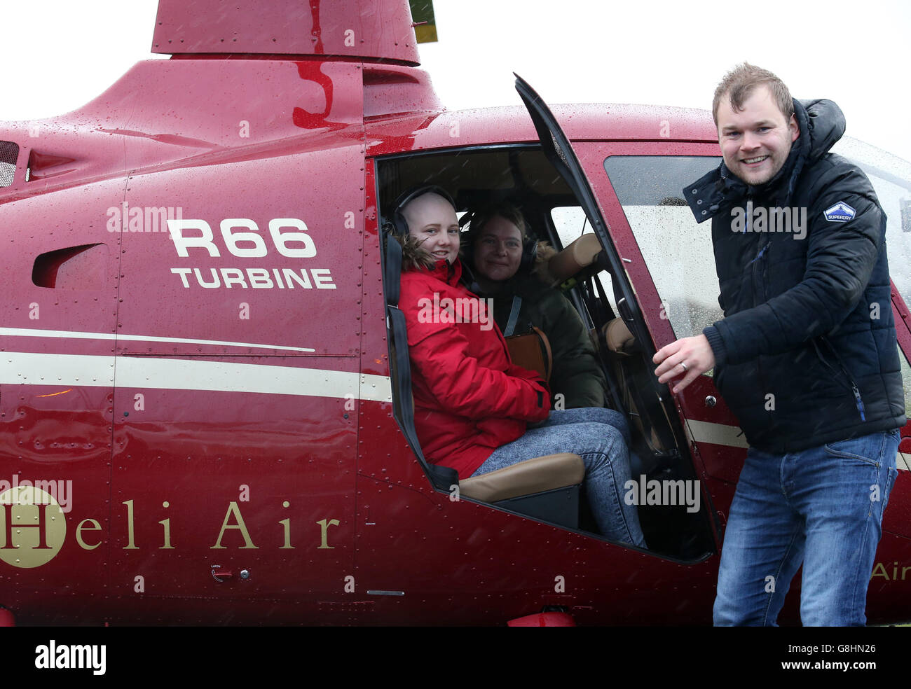 Sandy Bloomer (right) greets Shona with her daughter Megan Fletcher ...