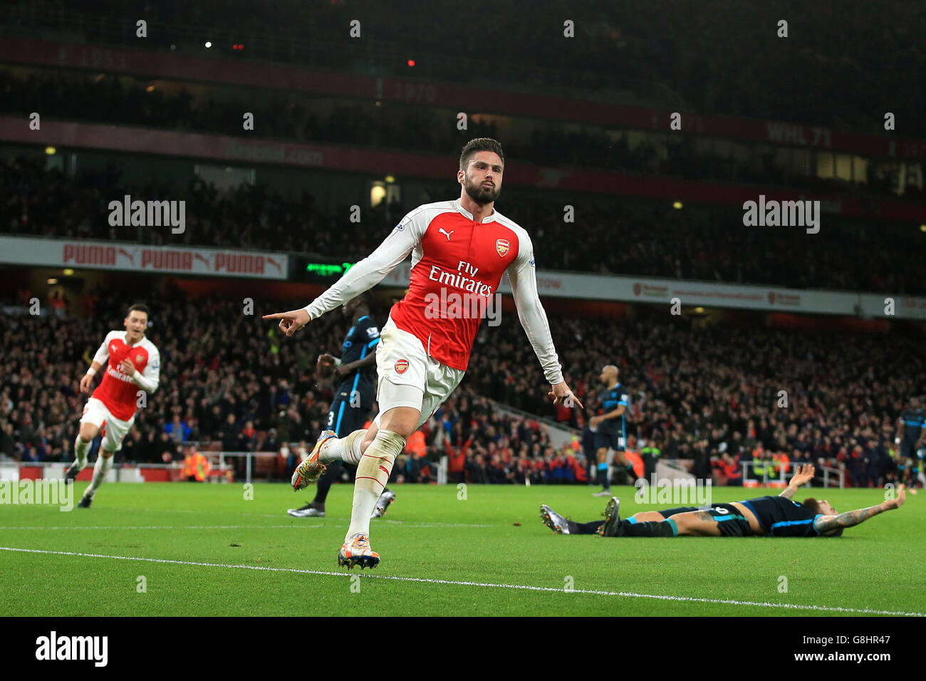 Arsenals olivier giroud celebrates scoring the second goal hi-res stock ...