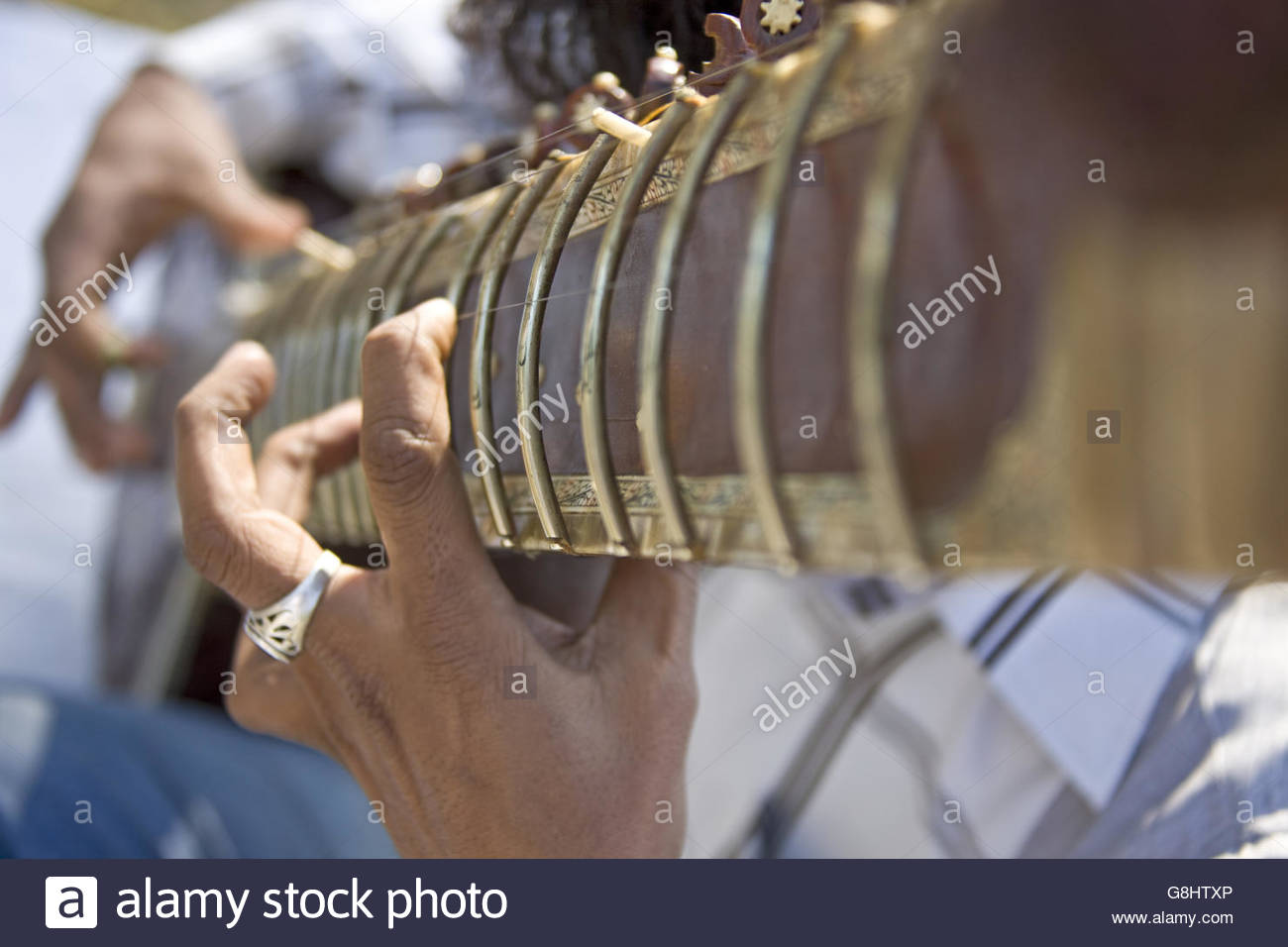 Man Playing Sitar Stock Photos & Man Playing Sitar Stock Images - Alamy