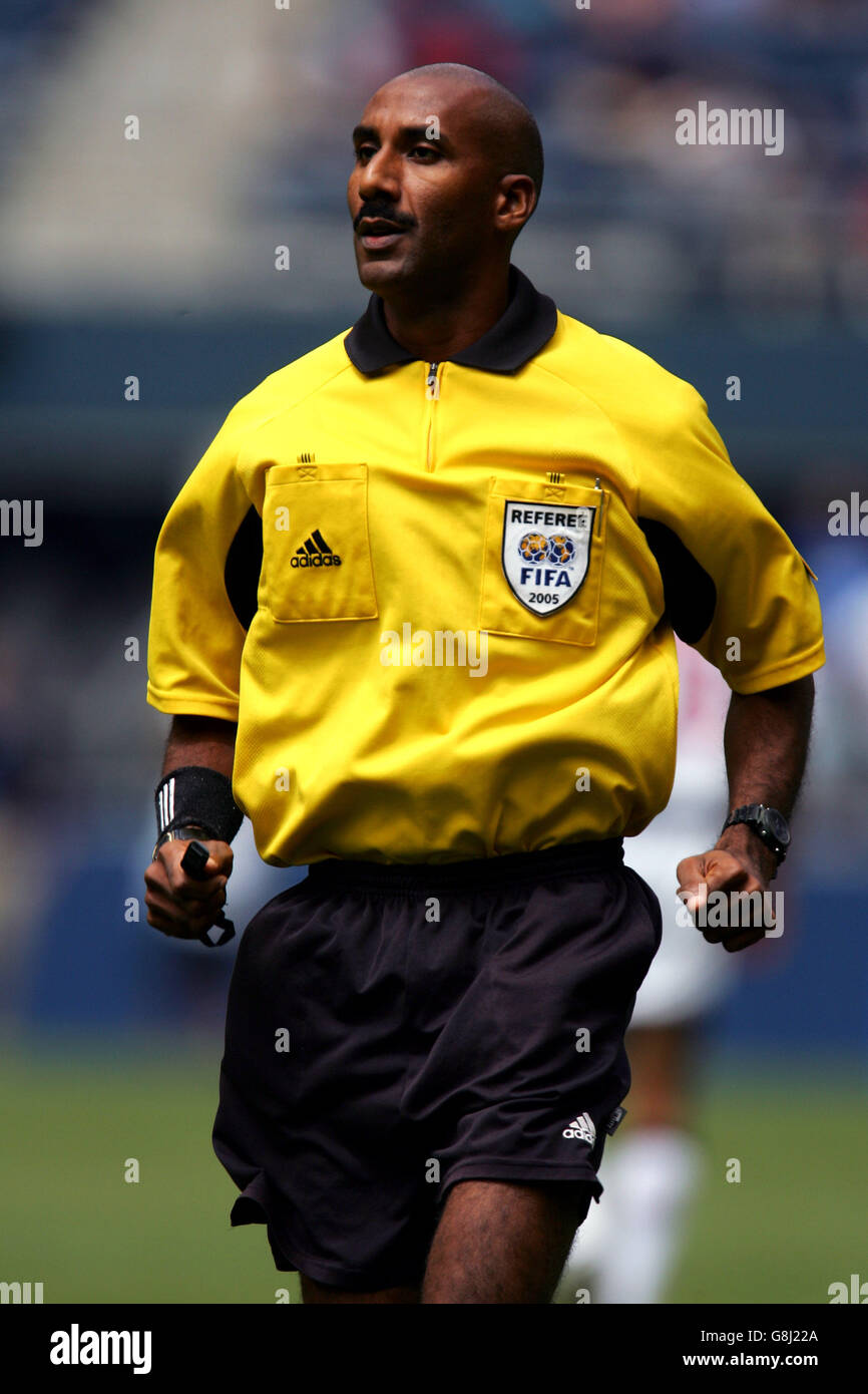 Referee neal brizan hi-res stock photography and images - Alamy