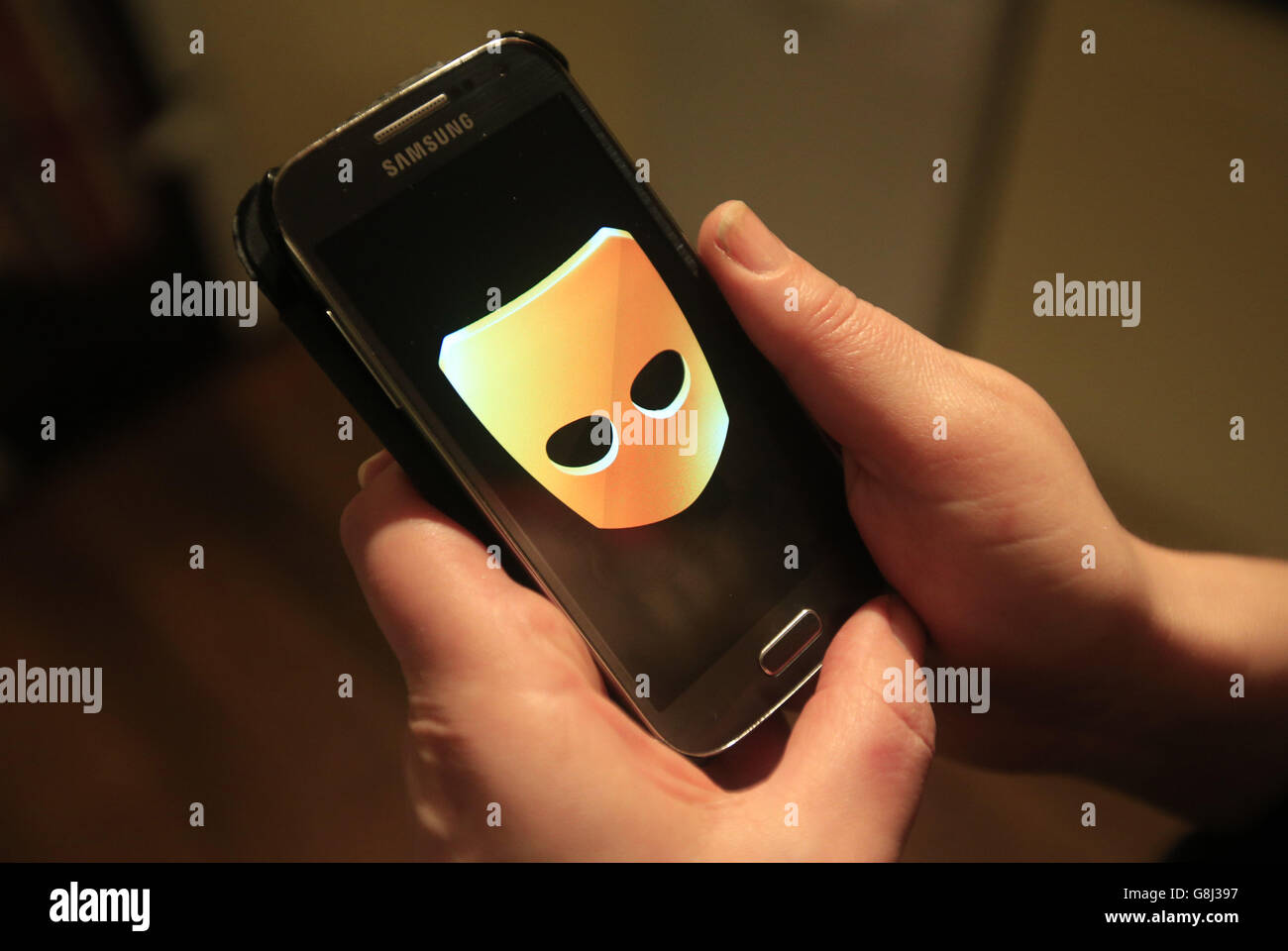 The Grindr app in use on a Samsung smartphone Stock Photo - Alamy