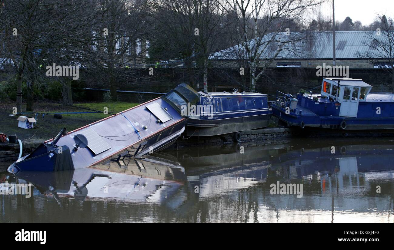 Houseboats and barges grounded on the Calder and Hebble Navigation at ...