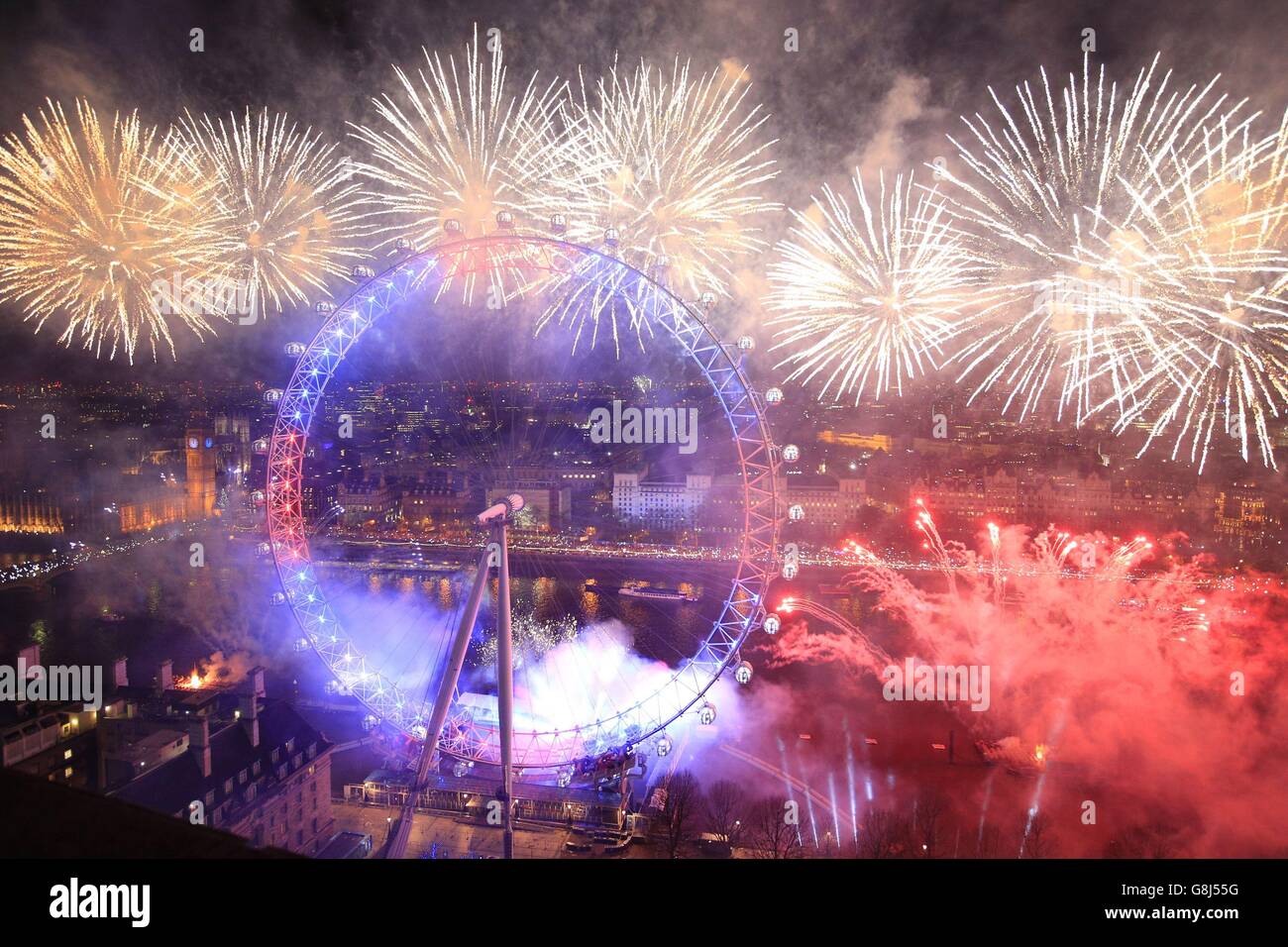 Fireworks light up sky over london eye hi-res stock photography and ...