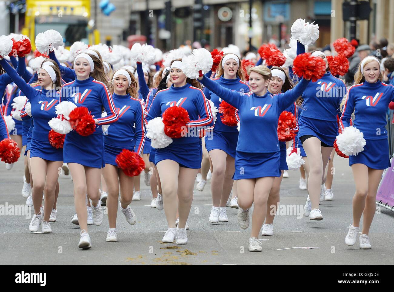 Cheerleaders take part in the London New Year's Day Parade Stock Photo ...
