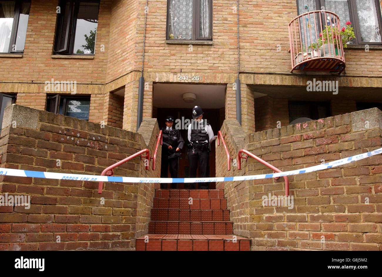 Police stand outside an address in tavistock crescent hi-res stock ...