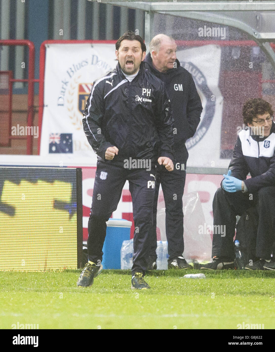 Dundee manager Paul Hartley during the Scottish Premiership match at ...