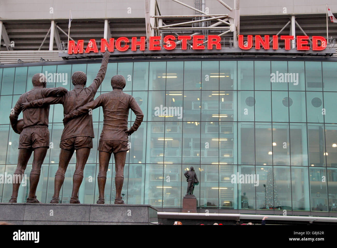 Old trafford manchester statues hi-res stock photography and images - Alamy
