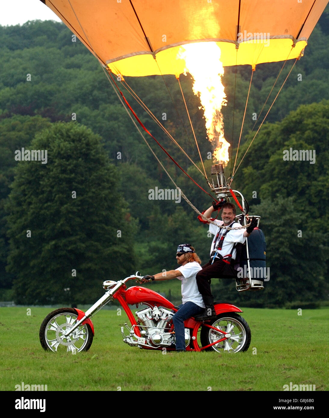 Ian Ashpole wears a specially commissioned hopper balloon on his back ...