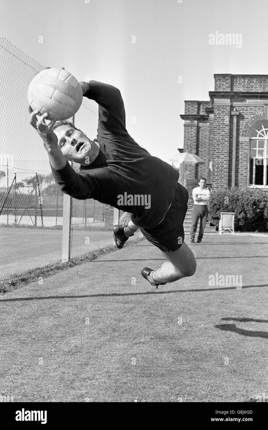England hungary football Black and White Stock Photos & Images - Alamy