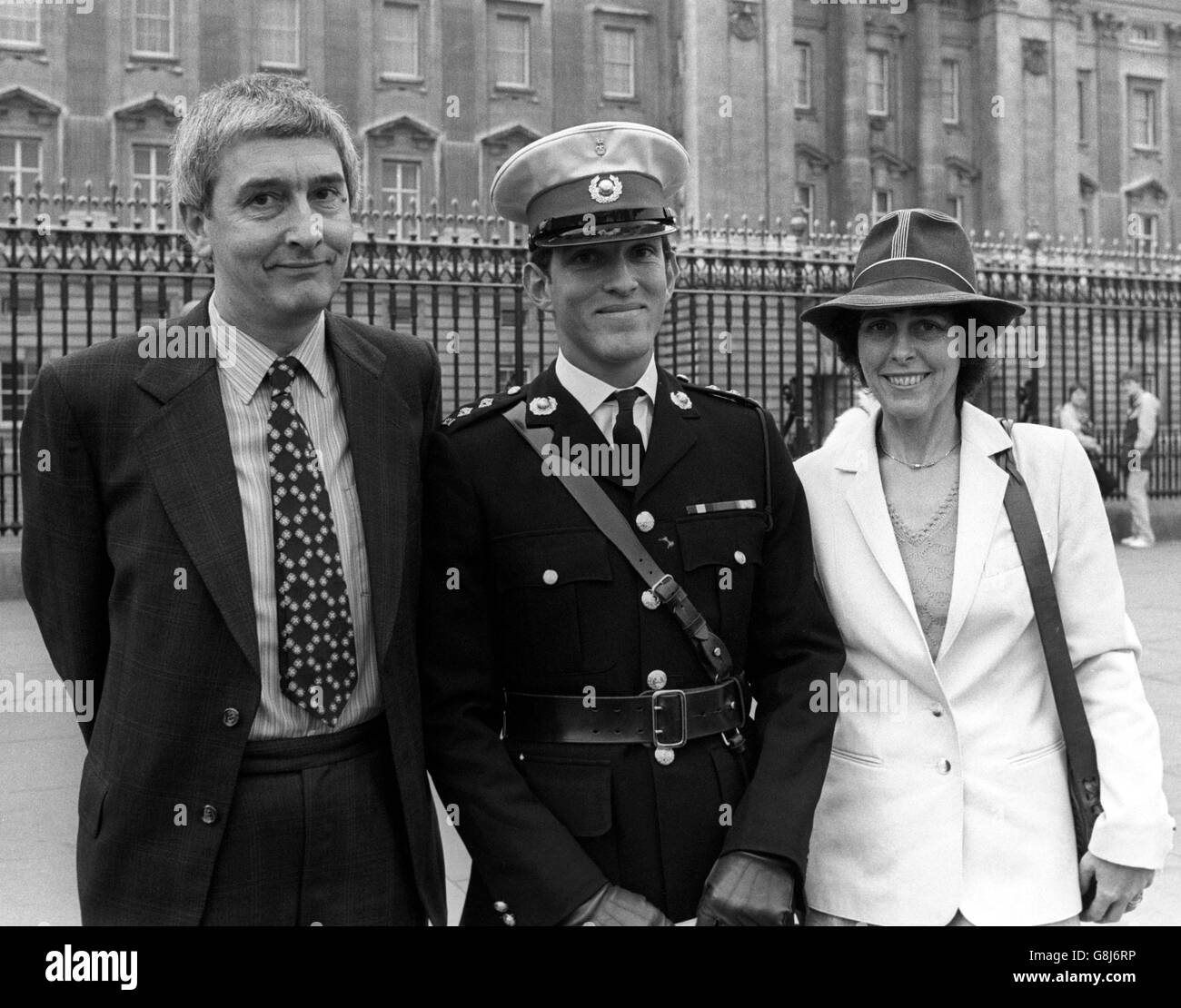 Lieutenant Keith Mills, Royal Marines, at Buckingham Palace to be ...