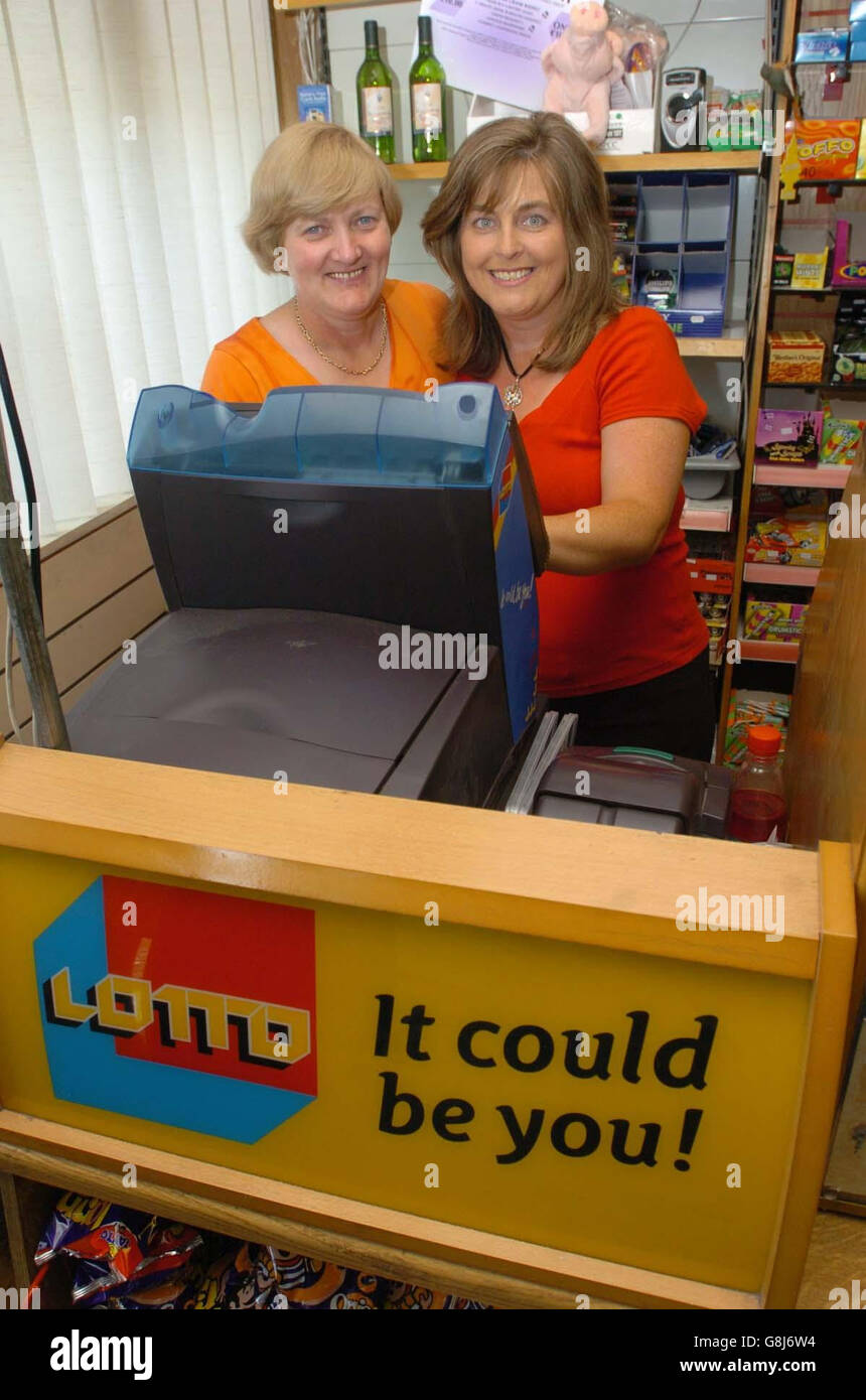 Mary brosnan left and her sister cora doherty hi-res stock photography ...