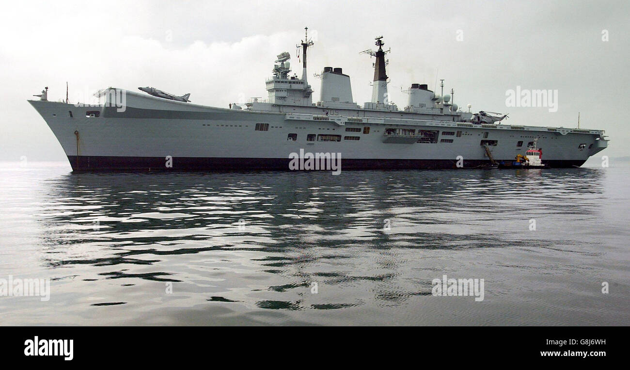 Hms invincible solent hi-res stock photography and images - Alamy