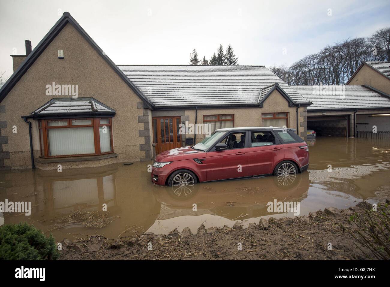 A car in flood water in port elphinstone hi-res stock photography and ...