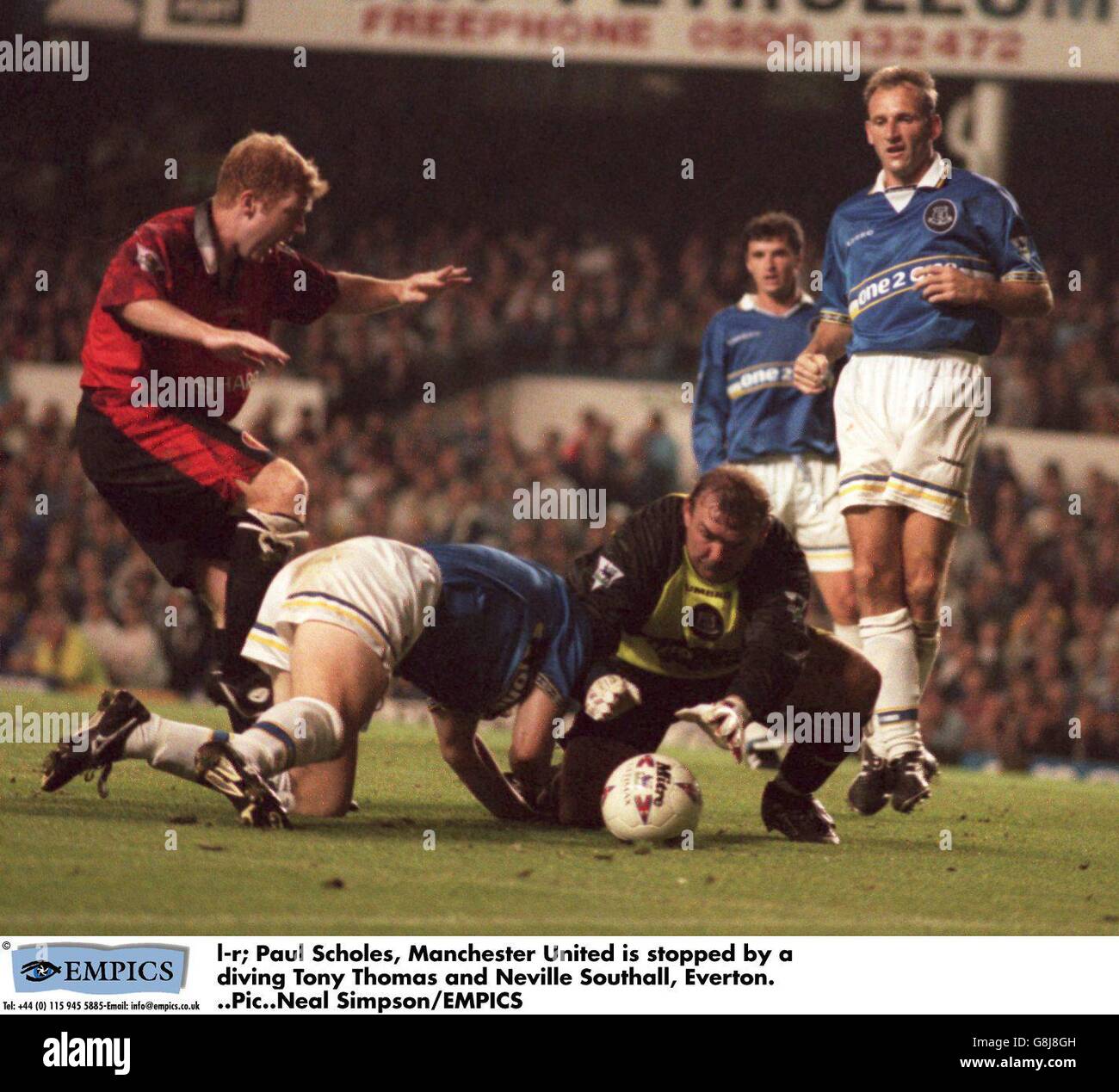 Paul Scholes of Manchester United (left) is prevented from reaching the ...