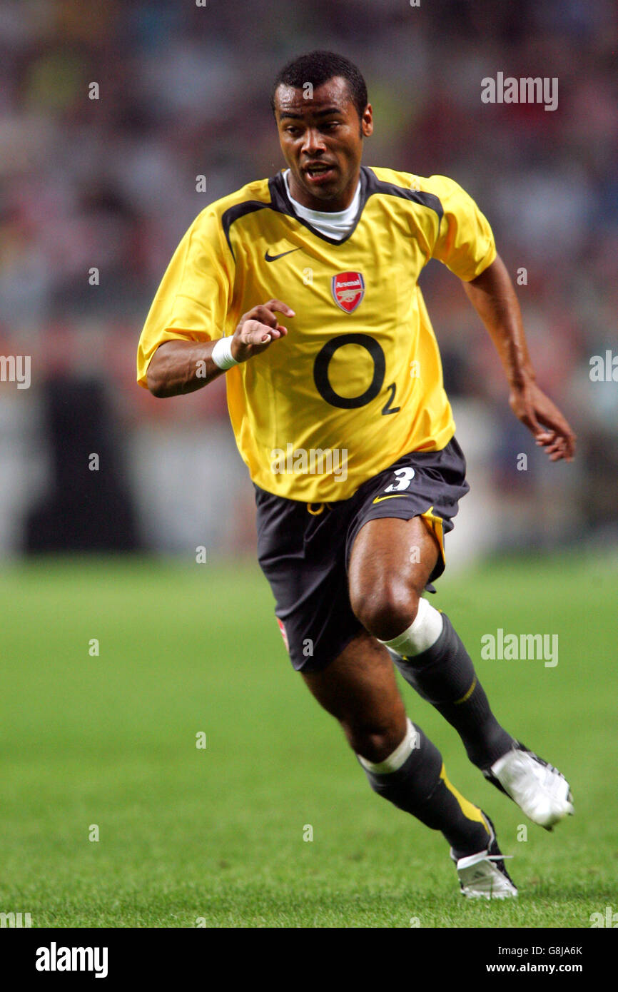 Ashley cole arsenal 2005 hi-res stock photography and images - Alamy