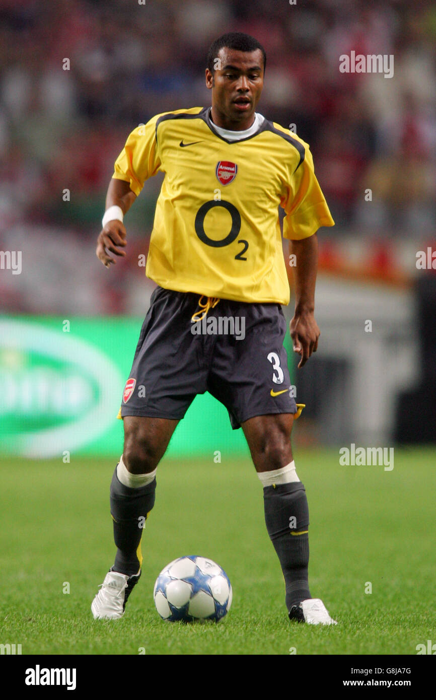 Ashley cole arsenal 2005 hi-res stock photography and images - Alamy
