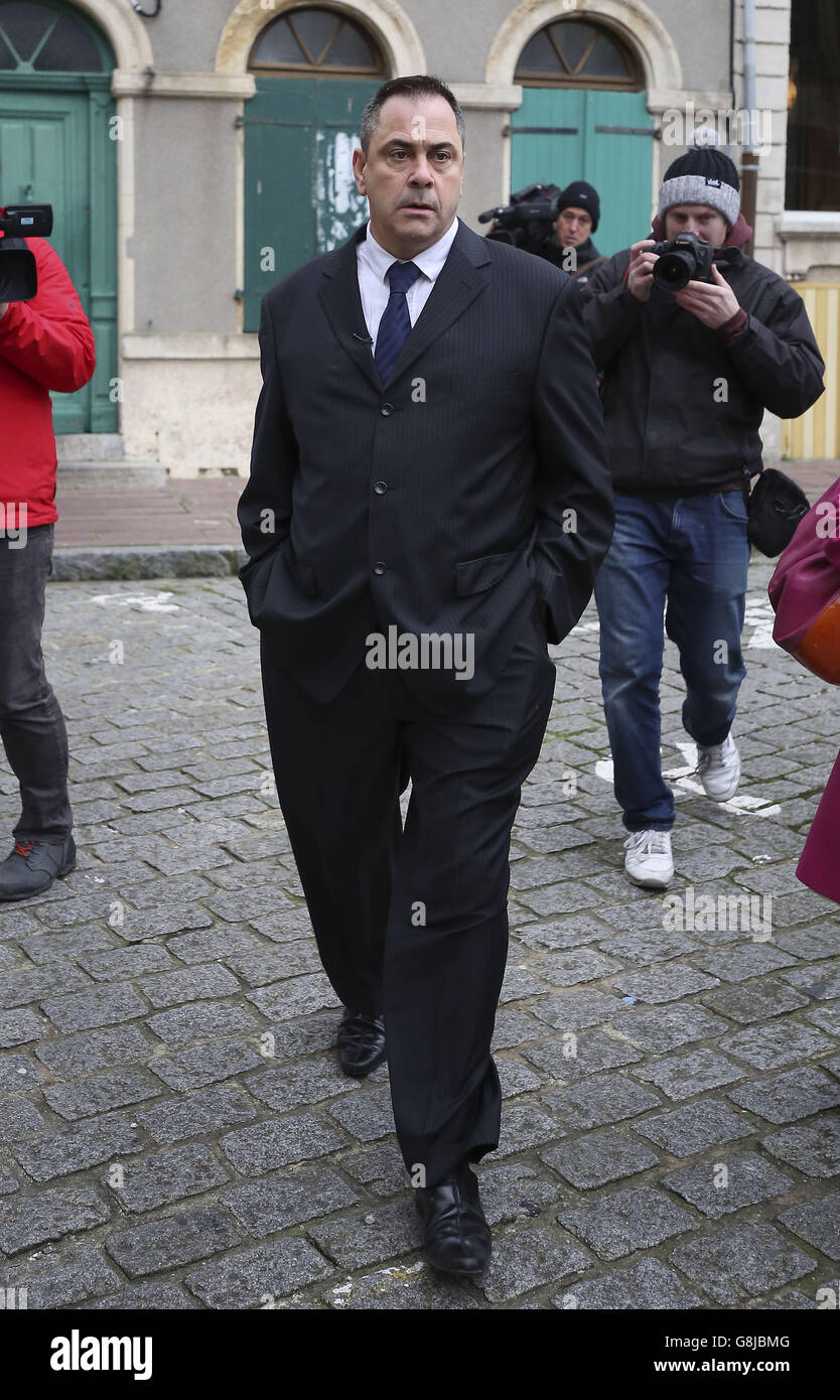 News courts refugee hi-res stock photography and images - Alamy