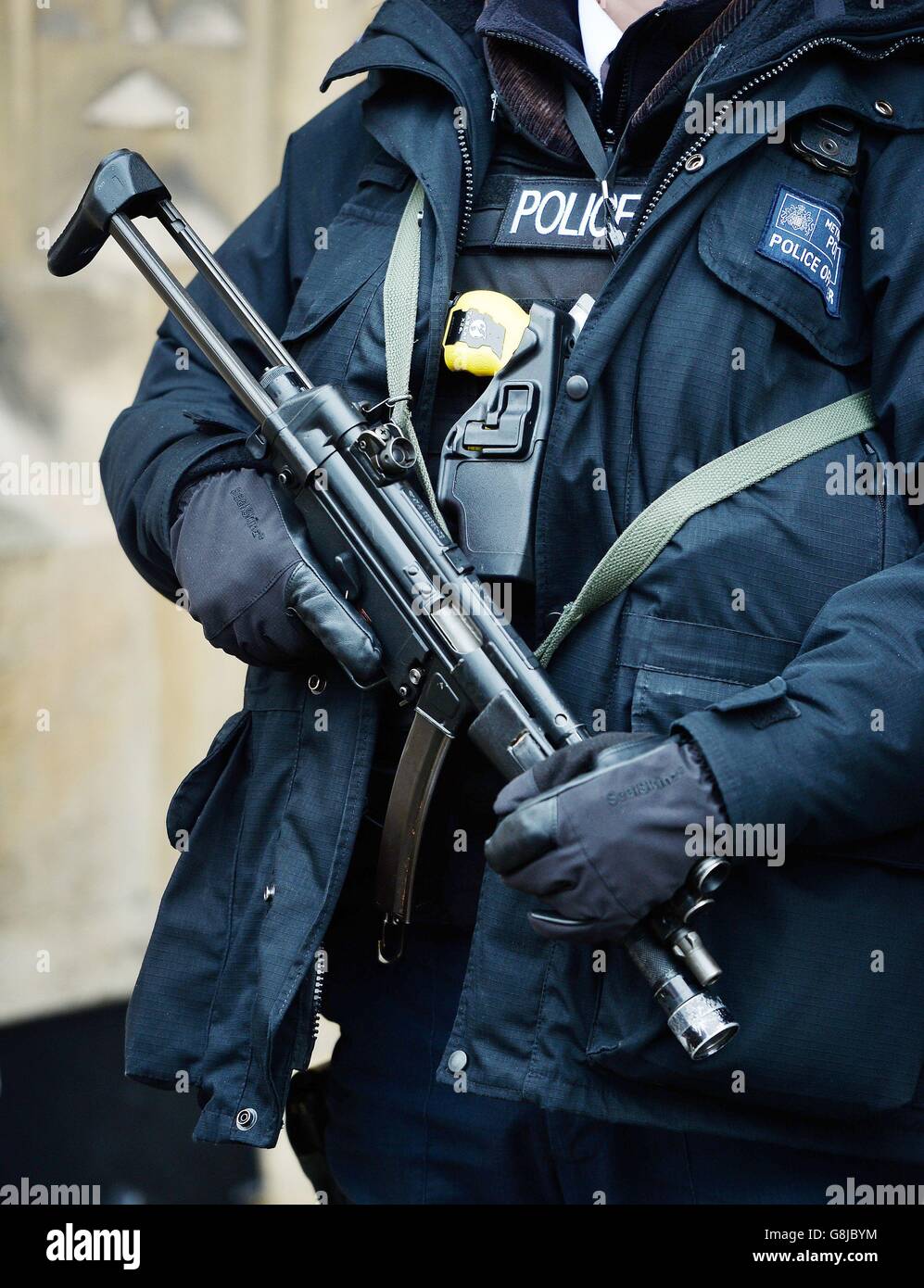 A Metropolitan Police firearms officer stands outside the Houses of ...