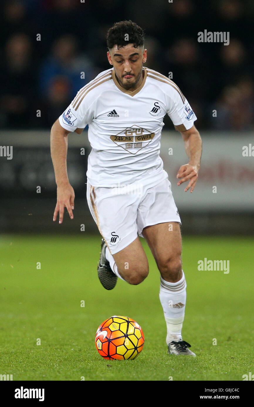 English football premier league logos hi-res stock photography and ...